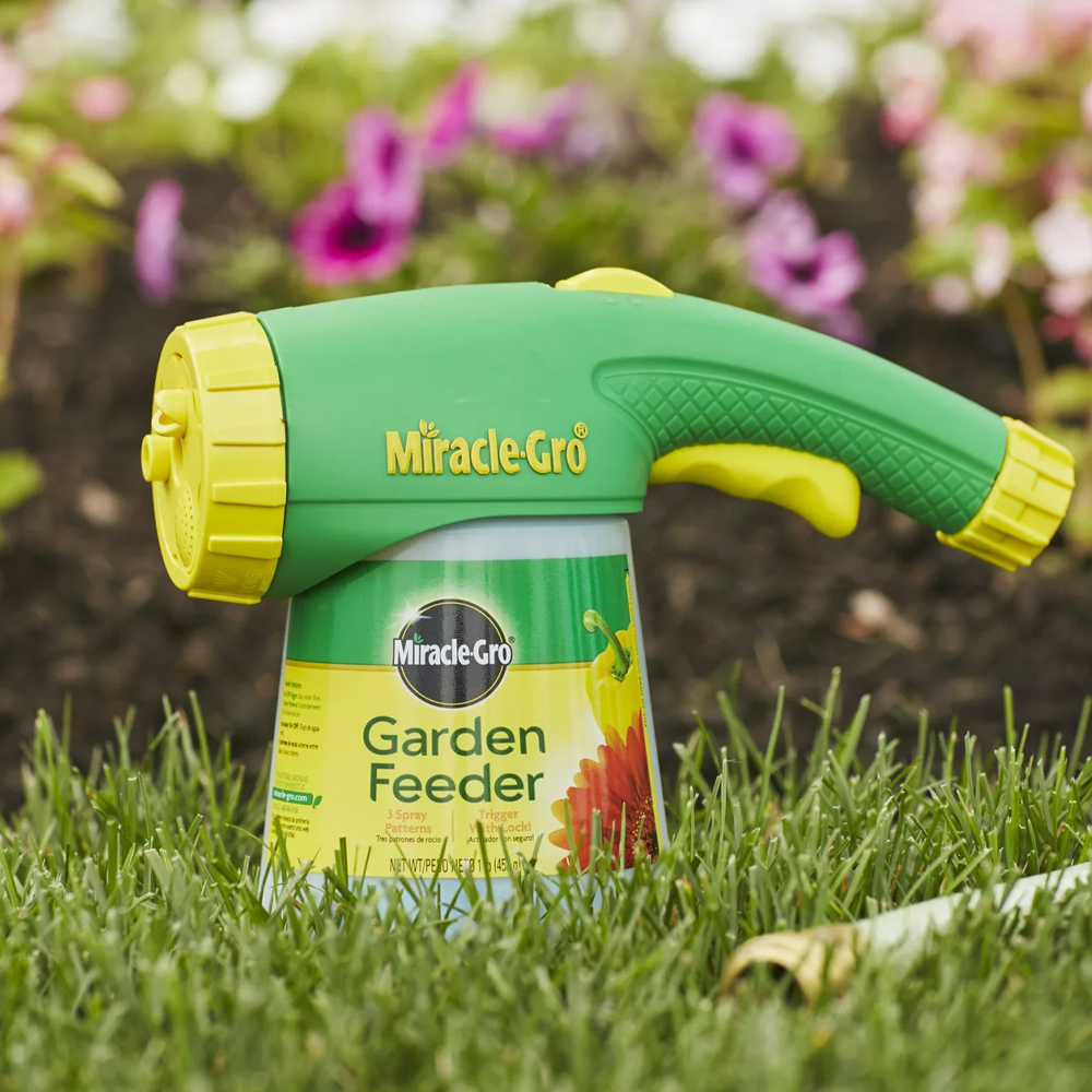 Handheld Garden Feeder for Water Soluble Fertilizers - Miracle Gro