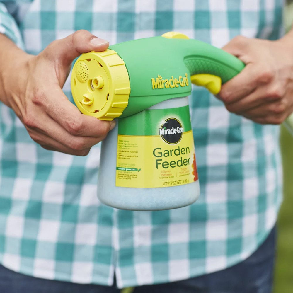 Handheld Garden Feeder for Water Soluble Fertilizers - Miracle Gro