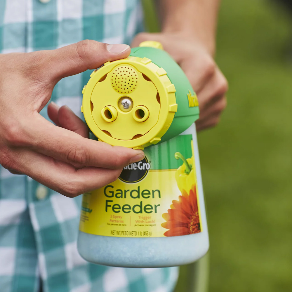 Handheld Garden Feeder for Water Soluble Fertilizers - Miracle Gro