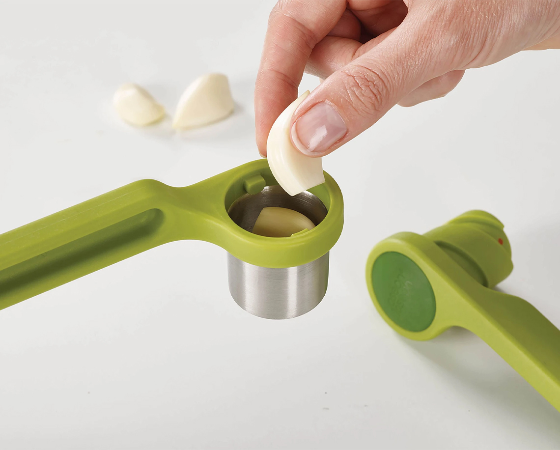 Helix™ Ergonomic Twist-Action Garlic Press Mincer, Green - Joseph Joseph